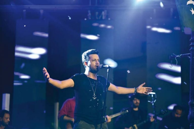 Atif Aslam gears up for a socially distant concert in Karachi - Cutacut.com