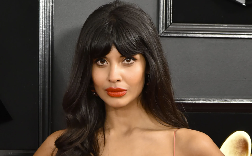 Jameela Jamil calls out yet another toxic beauty trend - Cutacut.com